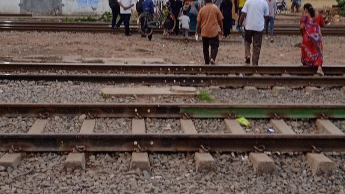 Vital roads are yet to be linked to the Ambattur railway station subway - The Hindu